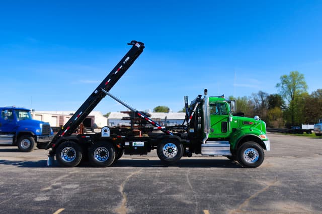 Explore our GALFAB Cable Hoists for Roll-off Trucks | Our Brands | Hiab