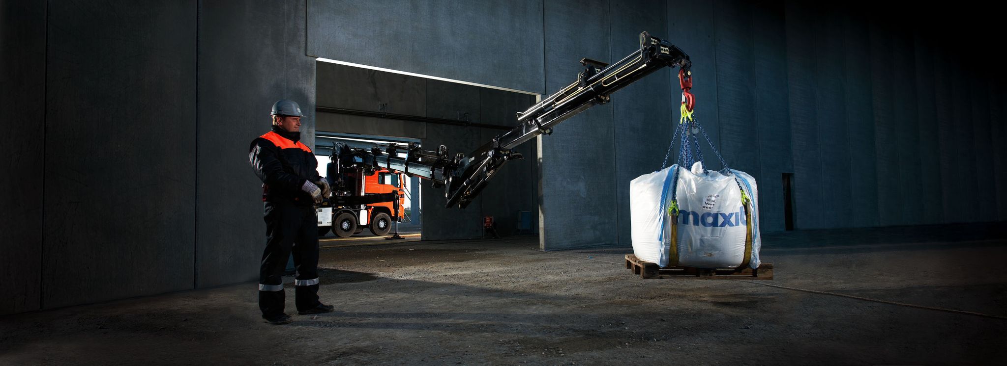 Crane Remote Control Systems – Simultaneous Movements | Loader Cranes ...